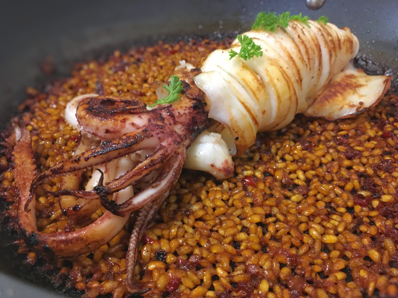 Paella à “banda” avec calamar frais – paellas.ch